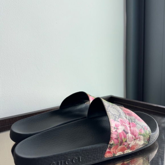 Gucci | Shoes | Gucci Gg Blooms Supreme Slides | Poshmark